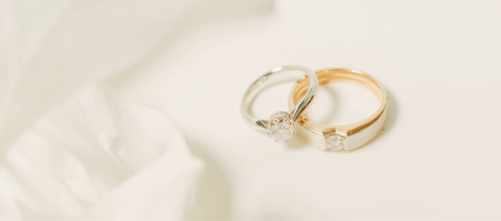 Yellow Gold vs. White Gold: Price, Color, Durability